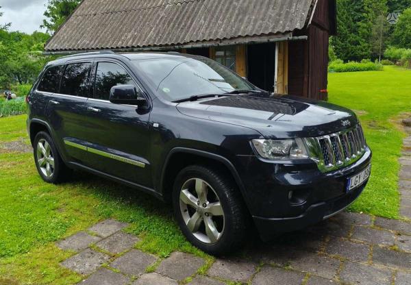 Pelēks Jeep Grand Cherokee 2012 Viļņa, ar dzinēja tilpumu 2.99 L un nobraukumu 337 tūkst. km par 7800 €, foto 4 vietnē AUTOMOTO.COM.LV