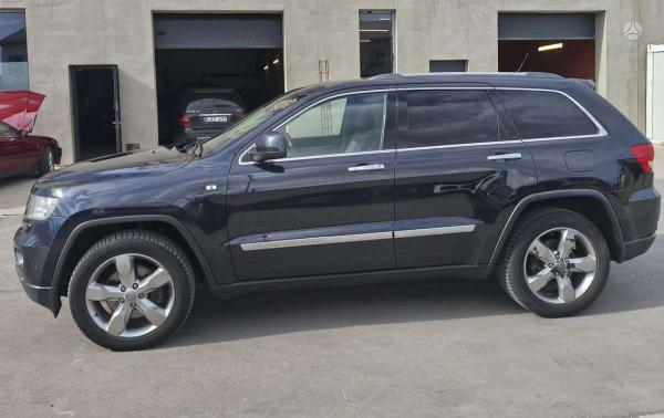 Pelēks Jeep Grand Cherokee 2012 Viļņa, ar dzinēja tilpumu 2.99 L un nobraukumu 337 tūkst. km par 7800 €, foto 8 vietnē AUTOMOTO.COM.LV