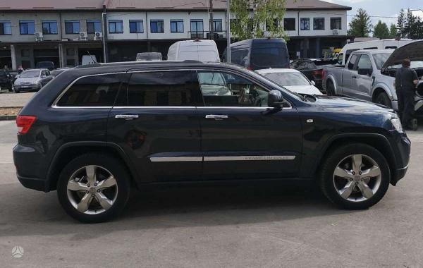 Pelēks Jeep Grand Cherokee 2012 Viļņa, ar dzinēja tilpumu 2.99 L un nobraukumu 337 tūkst. km par 7800 €, foto 9 vietnē AUTOMOTO.COM.LV