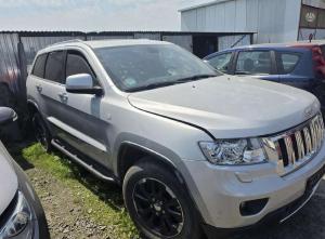Pelēks Jeep Grand Cherokee 2012 Viļņa, ar dzinēja tilpumu 2.99 L un nobraukumu 254 tūkst. km par 3750 €, foto  vietnē AUTOMOTO.COM.LV