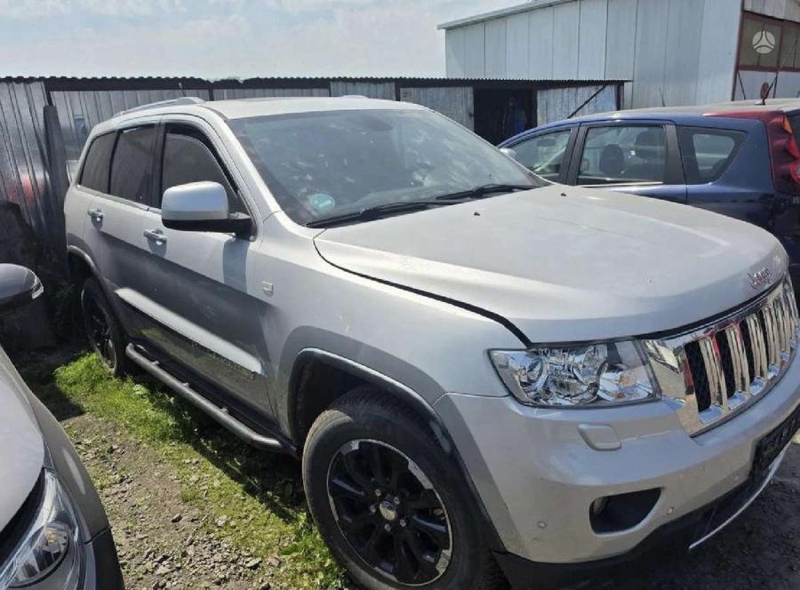 Grey Jeep Grand Cherokee 2012 in Vilnius, with an engine capacity of 2.99 L and mileage of 254 thousand km for 3750 €, photo 1 on AUTOMOTO.COM.LV