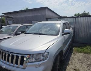 Grey Jeep Grand Cherokee 2012 in Vilnius, with an engine capacity of 2.99 L and mileage of 254 thousand km for 3750 €, photo 3 on AUTOMOTO.COM.LV