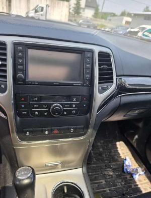 Grey Jeep Grand Cherokee 2012 in Vilnius, with an engine capacity of 2.99 L and mileage of 254 thousand km for 3750 €, photo 9 on AUTOMOTO.COM.LV