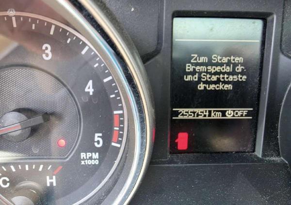 Grey Jeep Grand Cherokee 2012 in Vilnius, with an engine capacity of 2.99 L and mileage of 254 thousand km for 3750 €, photo 9 on AUTOMOTO.COM.LV