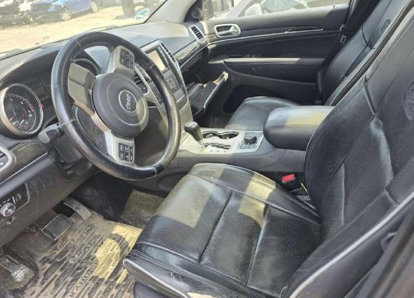 Grey Jeep Grand Cherokee 2012 in Vilnius, with an engine capacity of 2.99 L and mileage of 254 thousand km for 3750 €, photo 10 on AUTOMOTO.COM.LV