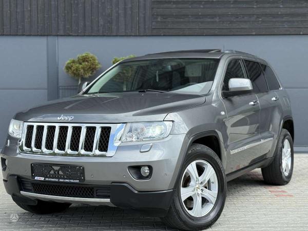 Grey Jeep Grand Cherokee 2012 in Siauliai, with an engine capacity of 2.99 L and mileage of 172 thousand km for 10999 €, photo 2 on AUTOMOTO.COM.LV
