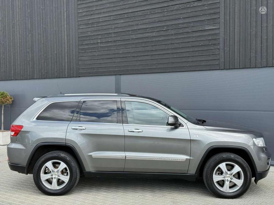 Pelēks Jeep Grand Cherokee 2012 Šauļi, ar dzinēja tilpumu 2.99 L un nobraukumu 172 tūkst. km par 10999 €, foto 7 vietnē AUTOMOTO.COM.LV