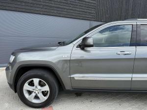 Pelēks Jeep Grand Cherokee 2012 Šauļi, ar dzinēja tilpumu 2.99 L un nobraukumu 172 tūkst. km par 10999 €, foto 14 vietnē AUTOMOTO.COM.LV