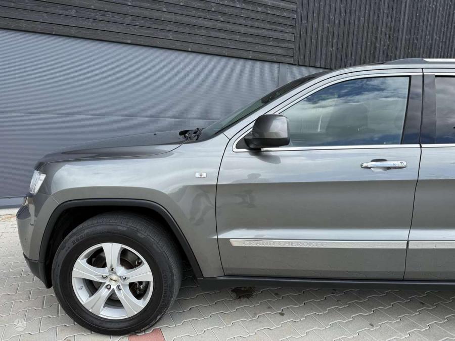 Pelēks Jeep Grand Cherokee 2012 Šauļi, ar dzinēja tilpumu 2.99 L un nobraukumu 172 tūkst. km par 10999 €, foto 14 vietnē AUTOMOTO.COM.LV