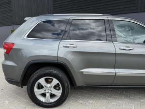 Pelēks Jeep Grand Cherokee 2012 Šauļi, ar dzinēja tilpumu 2.99 L un nobraukumu 172 tūkst. km par 10999 €, foto 16 vietnē AUTOMOTO.COM.LV