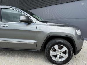 Pelēks Jeep Grand Cherokee 2012 Šauļi, ar dzinēja tilpumu 2.99 L un nobraukumu 172 tūkst. km par 10999 €, foto 17 vietnē AUTOMOTO.COM.LV