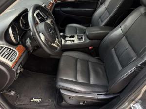 Pelēks Jeep Grand Cherokee 2012 Šauļi, ar dzinēja tilpumu 2.99 L un nobraukumu 172 tūkst. km par 10999 €, foto 18 vietnē AUTOMOTO.COM.LV