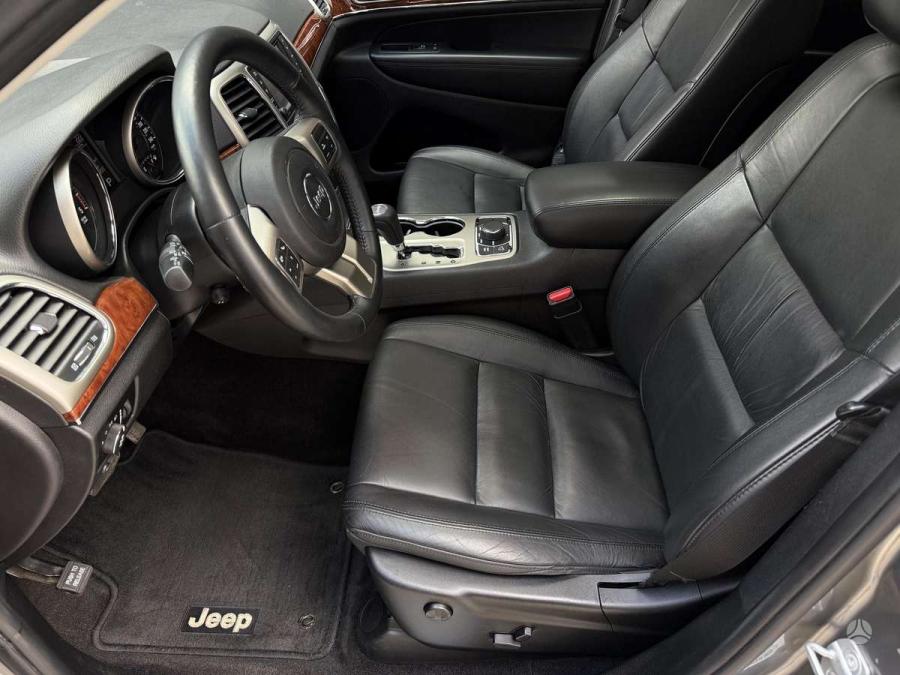Pelēks Jeep Grand Cherokee 2012 Šauļi, ar dzinēja tilpumu 2.99 L un nobraukumu 172 tūkst. km par 10999 €, foto 18 vietnē AUTOMOTO.COM.LV