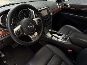 Pelēks Jeep Grand Cherokee 2012 Šauļi, ar dzinēja tilpumu 2.99 L un nobraukumu 172 tūkst. km par 10999 €, foto 19 vietnē AUTOMOTO.COM.LV