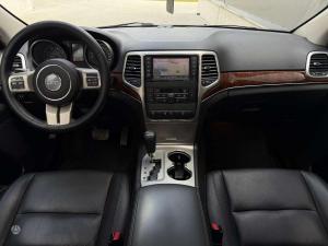 Pelēks Jeep Grand Cherokee 2012 Šauļi, ar dzinēja tilpumu 2.99 L un nobraukumu 172 tūkst. km par 10999 €, foto 20 vietnē AUTOMOTO.COM.LV
