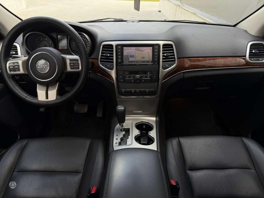 Pelēks Jeep Grand Cherokee 2012 Šauļi, ar dzinēja tilpumu 2.99 L un nobraukumu 172 tūkst. km par 10999 €, foto 20 vietnē AUTOMOTO.COM.LV