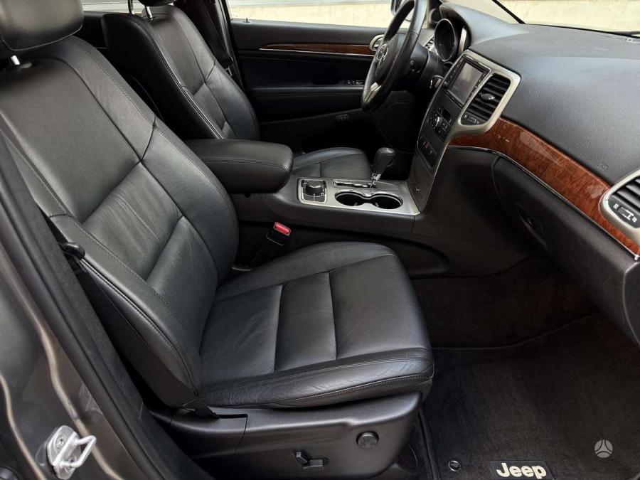 Pelēks Jeep Grand Cherokee 2012 Šauļi, ar dzinēja tilpumu 2.99 L un nobraukumu 172 tūkst. km par 10999 €, foto 22 vietnē AUTOMOTO.COM.LV