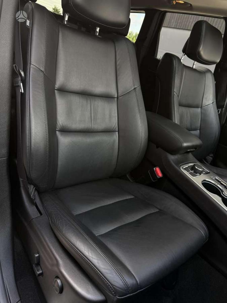 Pelēks Jeep Grand Cherokee 2012 Šauļi, ar dzinēja tilpumu 2.99 L un nobraukumu 172 tūkst. km par 10999 €, foto 23 vietnē AUTOMOTO.COM.LV