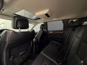 Pelēks Jeep Grand Cherokee 2012 Šauļi, ar dzinēja tilpumu 2.99 L un nobraukumu 172 tūkst. km par 10999 €, foto 25 vietnē AUTOMOTO.COM.LV