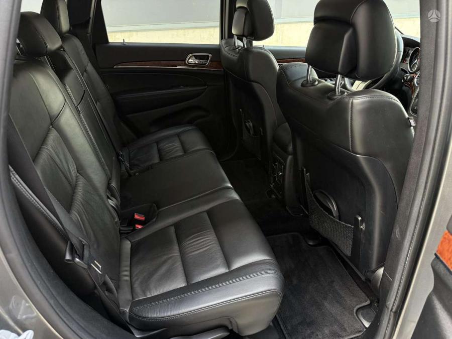 Pelēks Jeep Grand Cherokee 2012 Šauļi, ar dzinēja tilpumu 2.99 L un nobraukumu 172 tūkst. km par 10999 €, foto 26 vietnē AUTOMOTO.COM.LV