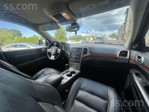 Pelēks Jeep Grand Cherokee 2012 Rīga, ar dzinēja tilpumu 3.00 L un nobraukumu 280 tūkst. km par 7990 €, foto 8 vietnē AUTOMOTO.COM.LV