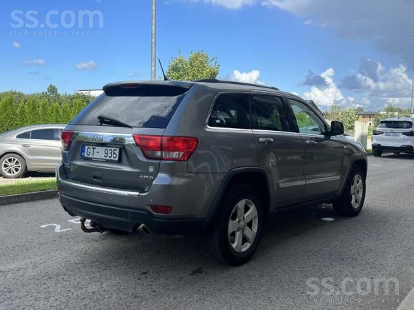 Pelēks Jeep Grand Cherokee 2012 Rīga, ar dzinēja tilpumu 3.00 L un nobraukumu 280 tūkst. km par 7990 €, foto 3 vietnē AUTOMOTO.COM.LV