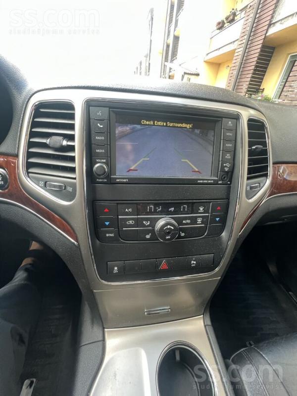 Pelēks Jeep Grand Cherokee 2012 Rīga, ar dzinēja tilpumu 3.00 L un nobraukumu 280 tūkst. km par 7990 €, foto 6 vietnē AUTOMOTO.COM.LV