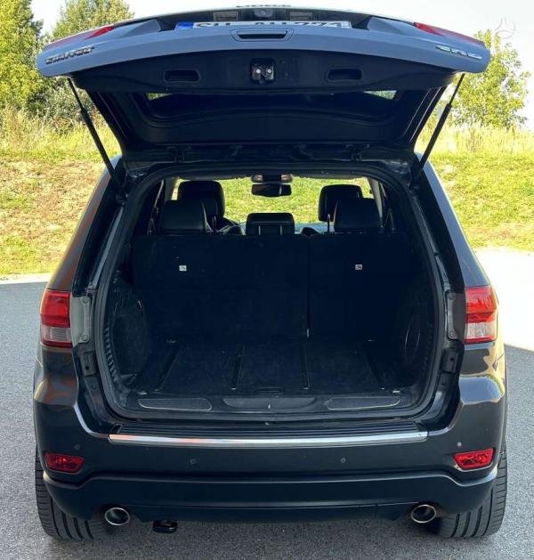 Grey Jeep Grand Cherokee 2012 in Kaunas, with an engine capacity of 2.99 L and mileage of 225 thousand km for 8650 €, photo 6 on AUTOMOTO.COM.LV