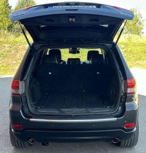 Pelēks Jeep Grand Cherokee 2012 Kauņa, ar dzinēja tilpumu 2.99 L un nobraukumu 225 tūkst. km par 8650 €, foto 7 vietnē AUTOMOTO.COM.LV