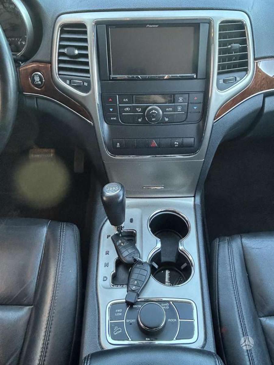 Pelēks Jeep Grand Cherokee 2012 Kauņa, ar dzinēja tilpumu 2.99 L un nobraukumu 225 tūkst. km par 8650 €, foto 11 vietnē AUTOMOTO.COM.LV