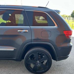 Pelēks Jeep Grand Cherokee 2012 Kauņa, ar dzinēja tilpumu 2.99 L un nobraukumu 225 tūkst. km par 8650 €, foto 25 vietnē AUTOMOTO.COM.LV