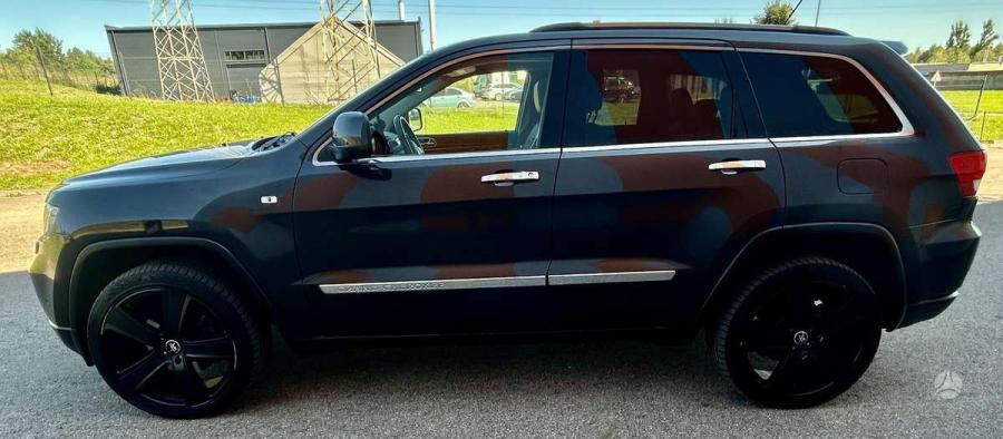 Pelēks Jeep Grand Cherokee 2012 Kauņa, ar dzinēja tilpumu 2.99 L un nobraukumu 225 tūkst. km par 8650 €, foto 26 vietnē AUTOMOTO.COM.LV