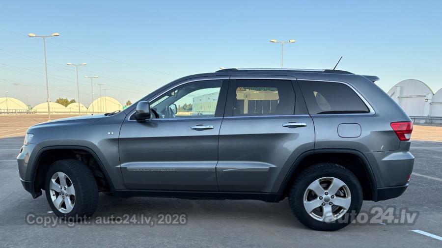 Pelēks Jeep Grand Cherokee 2012 Tartu, ar dzinēja tilpumu 3.00 L un nobraukumu 215 tūkst. km par 9000 €, foto 4 vietnē AUTOMOTO.COM.LV