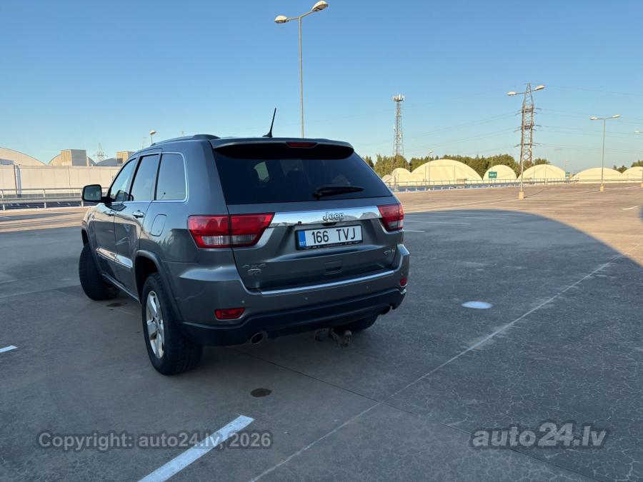 Pelēks Jeep Grand Cherokee 2012 Tartu, ar dzinēja tilpumu 3.00 L un nobraukumu 215 tūkst. km par 9000 €, foto 5 vietnē AUTOMOTO.COM.LV