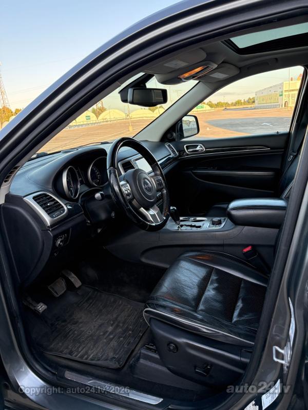 Grey Jeep Grand Cherokee 2012 in Tartu, with an engine capacity of 3.00 L and mileage of 215 thousand km for 9000 €, photo 6 on AUTOMOTO.COM.LV