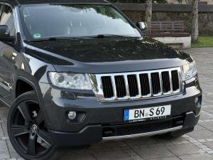 Grey Jeep Grand Cherokee 2012 in Raseiniai, with an engine capacity of 2.99 L and mileage of 226 thousand km for 8550 €, photo 3 on AUTOMOTO.COM.LV