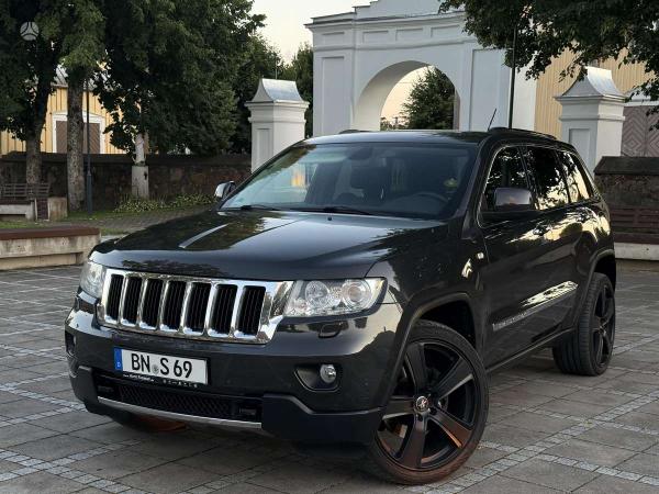 Grey Jeep Grand Cherokee 2012 in Raseiniai, with an engine capacity of 2.99 L and mileage of 226 thousand km for 8550 €, photo 3 on AUTOMOTO.COM.LV
