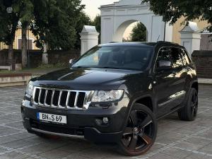 Grey Jeep Grand Cherokee 2012 in Raseiniai, with an engine capacity of 2.99 L and mileage of 226 thousand km for 8550 €, photo 4 on AUTOMOTO.COM.LV