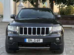 Grey Jeep Grand Cherokee 2012 in Raseiniai, with an engine capacity of 2.99 L and mileage of 226 thousand km for 8550 €, photo 6 on AUTOMOTO.COM.LV