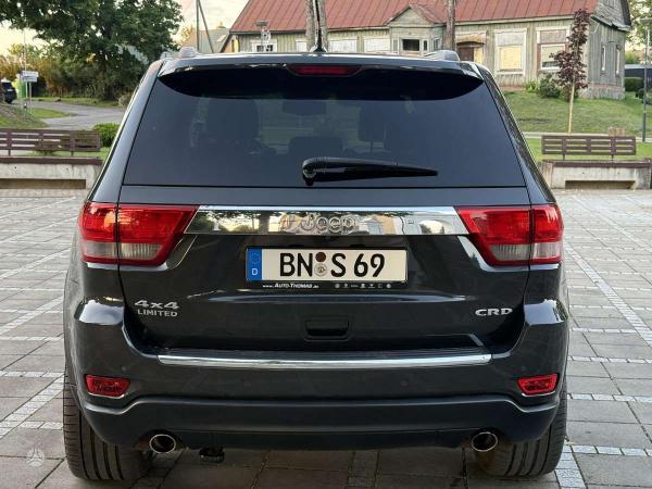 Grey Jeep Grand Cherokee 2012 in Raseiniai, with an engine capacity of 2.99 L and mileage of 226 thousand km for 8550 €, photo 6 on AUTOMOTO.COM.LV