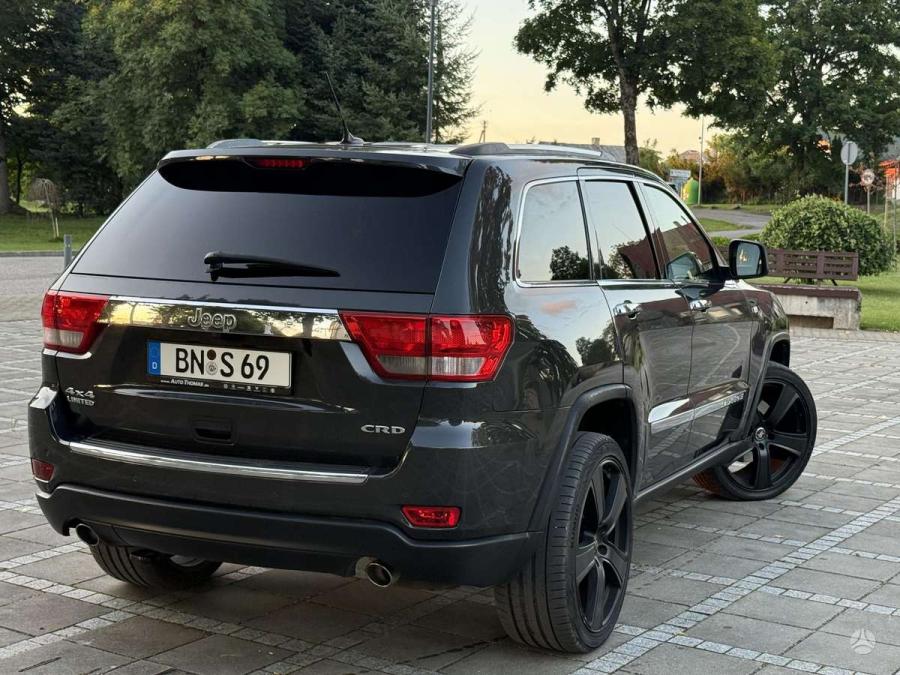 Grey Jeep Grand Cherokee 2012 in Raseiniai, with an engine capacity of 2.99 L and mileage of 226 thousand km for 8550 €, photo 8 on AUTOMOTO.COM.LV