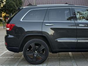 Grey Jeep Grand Cherokee 2012 in Raseiniai, with an engine capacity of 2.99 L and mileage of 226 thousand km for 8550 €, photo 10 on AUTOMOTO.COM.LV