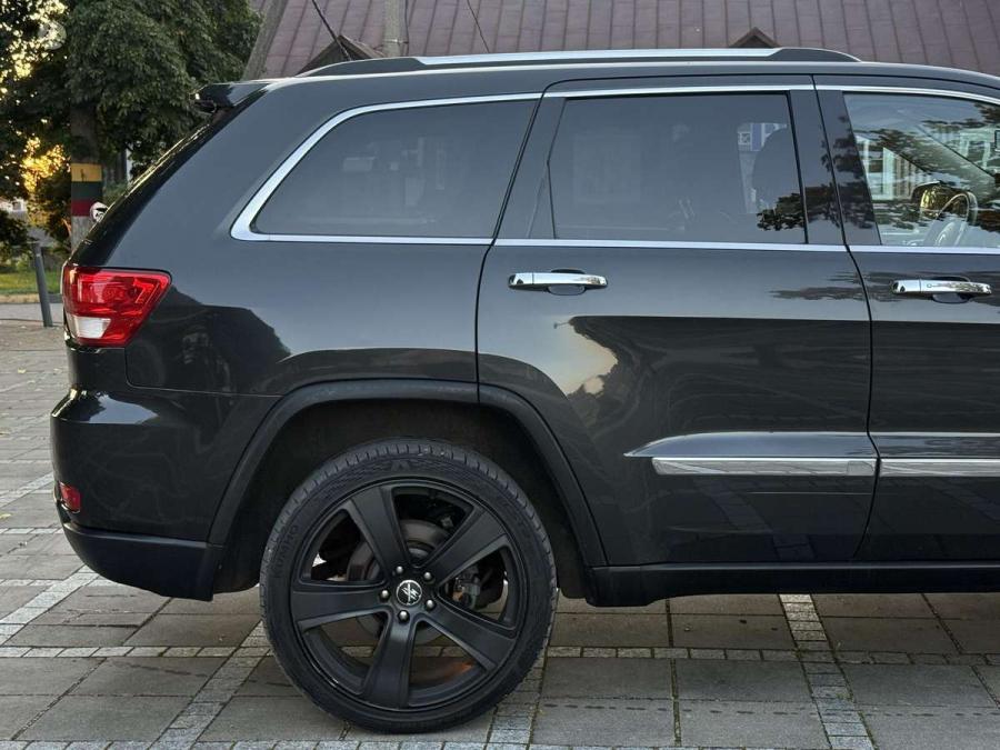 Grey Jeep Grand Cherokee 2012 in Raseiniai, with an engine capacity of 2.99 L and mileage of 226 thousand km for 8550 €, photo 10 on AUTOMOTO.COM.LV