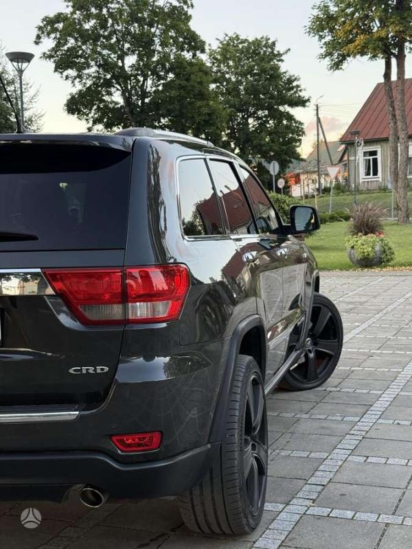 Grey Jeep Grand Cherokee 2012 in Raseiniai, with an engine capacity of 2.99 L and mileage of 226 thousand km for 8550 €, photo 10 on AUTOMOTO.COM.LV