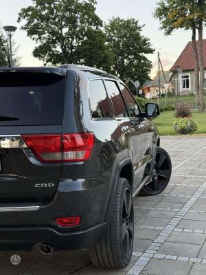 Grey Jeep Grand Cherokee 2012 in Raseiniai, with an engine capacity of 2.99 L and mileage of 226 thousand km for 8550 €, photo 11 on AUTOMOTO.COM.LV
