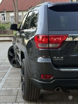 Grey Jeep Grand Cherokee 2012 in Raseiniai, with an engine capacity of 2.99 L and mileage of 226 thousand km for 8550 €, photo 14 on AUTOMOTO.COM.LV
