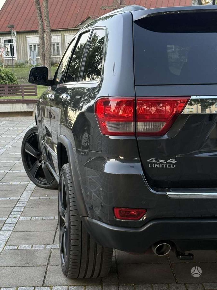 Grey Jeep Grand Cherokee 2012 in Raseiniai, with an engine capacity of 2.99 L and mileage of 226 thousand km for 8550 €, photo 14 on AUTOMOTO.COM.LV
