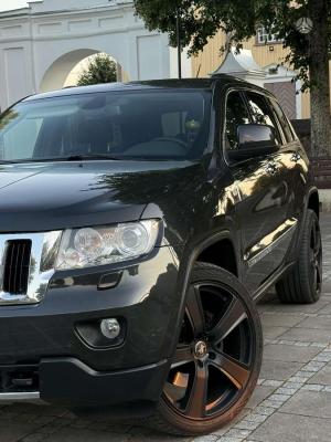 Grey Jeep Grand Cherokee 2012 in Raseiniai, with an engine capacity of 2.99 L and mileage of 226 thousand km for 8550 €, photo 15 on AUTOMOTO.COM.LV
