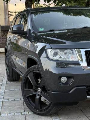 Grey Jeep Grand Cherokee 2012 in Raseiniai, with an engine capacity of 2.99 L and mileage of 226 thousand km for 8550 €, photo 16 on AUTOMOTO.COM.LV