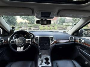 Grey Jeep Grand Cherokee 2012 in Raseiniai, with an engine capacity of 2.99 L and mileage of 226 thousand km for 8550 €, photo 18 on AUTOMOTO.COM.LV